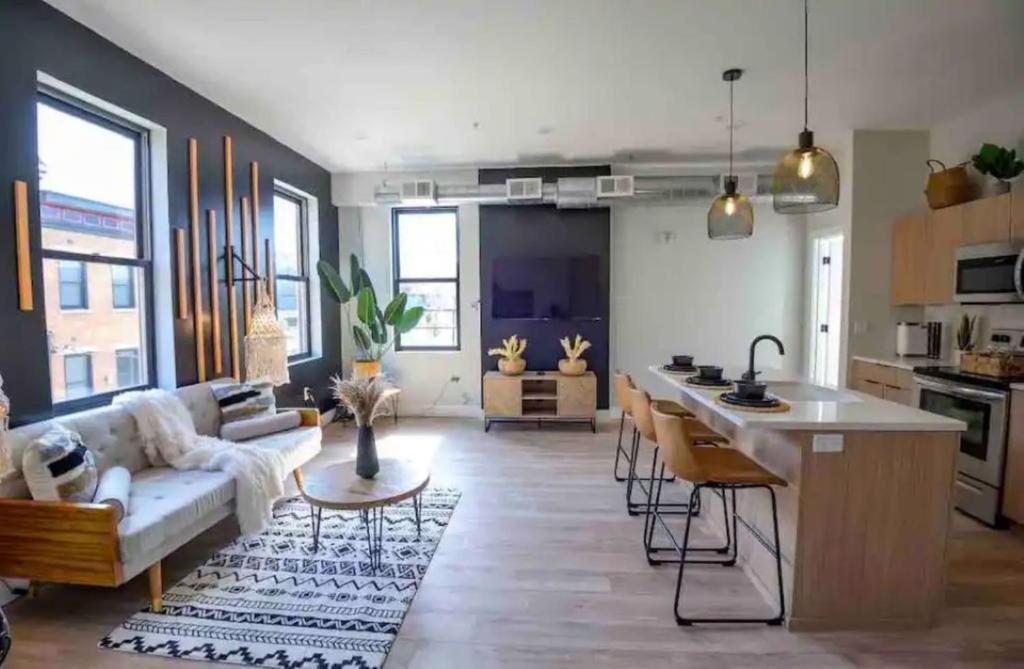 Prime OTR, Steps to TQL Stadium, Findlay & Free Light Rail, Lux King ...