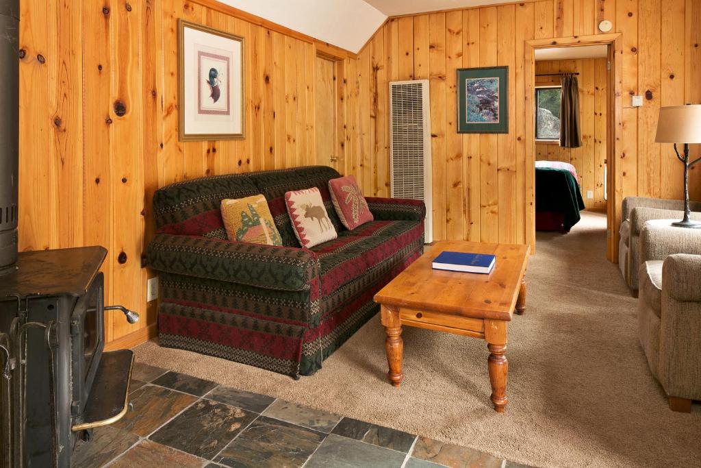Tamarack Lodge, Mammoth Lakes (updated prices 2025)