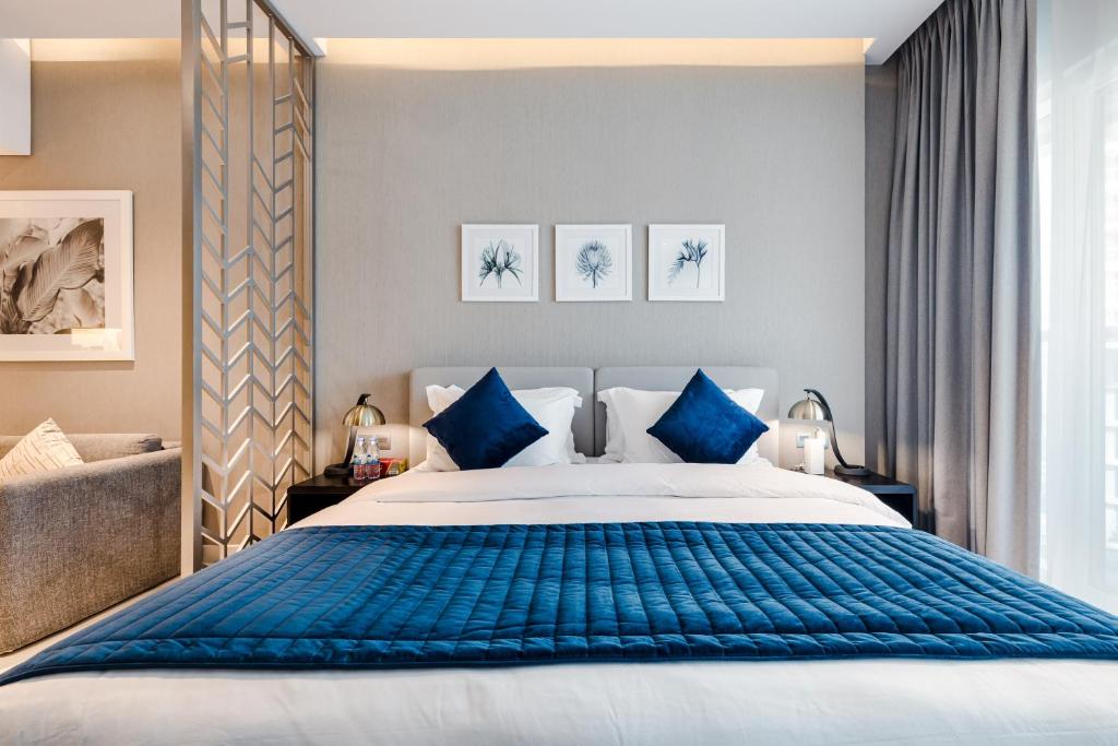 A Living Peaceful Studio Apartment With Balcony at Prive-802,Business ...