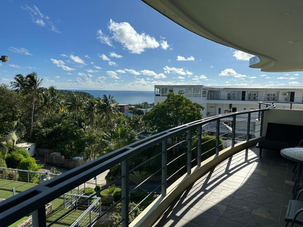 Cozy 2 - Bedroom Apartment - 130sqm - Sea and Pool View - Hillside ...