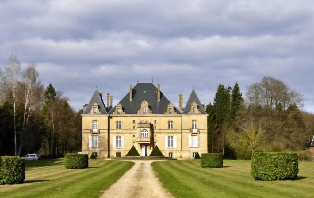 Château de Laclaireau, Virton (updated prices 2025)