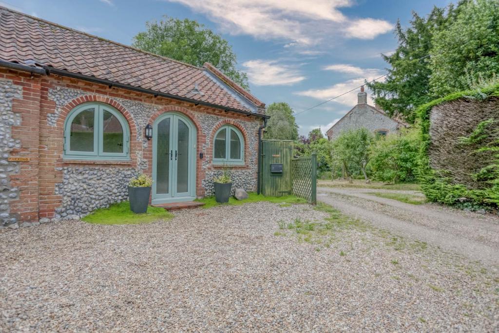 Gryngolet Cottage - with Artist Studio - Crabpot Cottages Sheringham ...