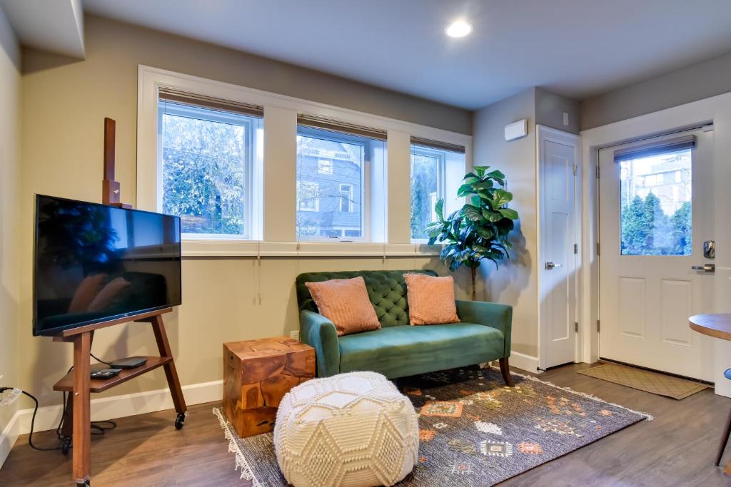 Walkable Portland Studio Less Than 1 Mi to Dtwn!, Portland (updated ...