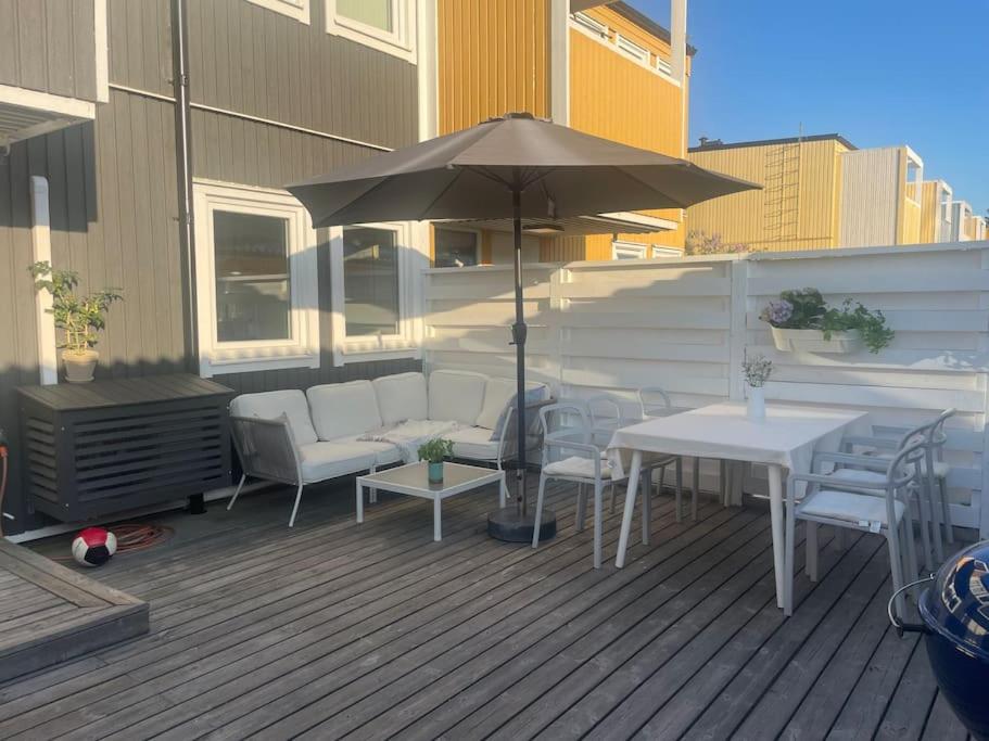 Barnvänligt radhus nära både stan och hav, Västra Frölunda (preços ...