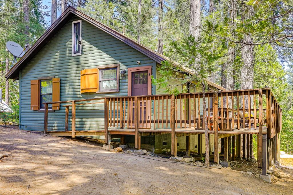 California Mountain Cabin with Lake Access and Deck!, Long Barn ...