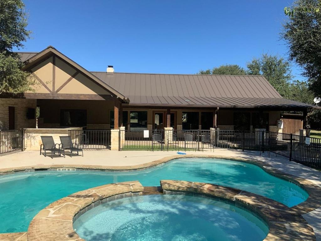 Kisiah's Bluff, Concan (updated prices 2025)