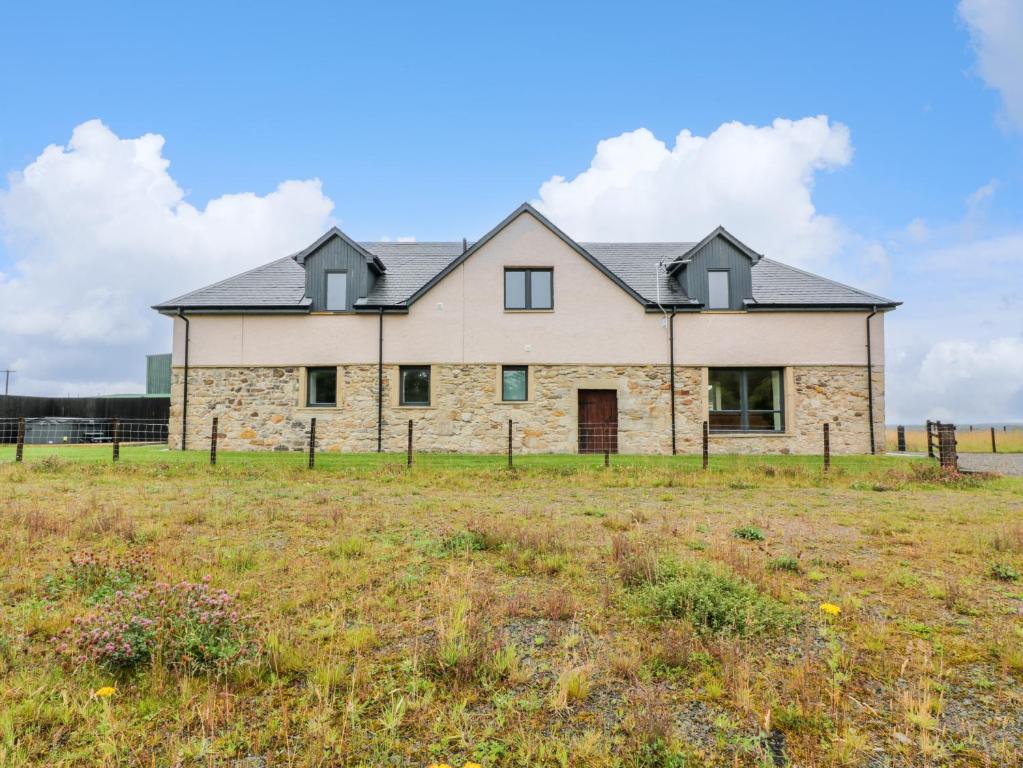 The Barn, Drumbow Farm, Airdrie (updated prices 2026)