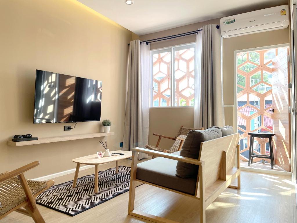 3rd FL. apartment 2BR in old town with rooftop view, Bangkok (updated ...