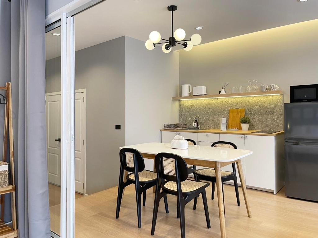 2nd FL. apartment 2BR in old town with rooftop view, Bangkok (updated ...