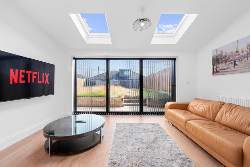 Chique Luxurious Modern Home, Worsley (updated prices 2025)