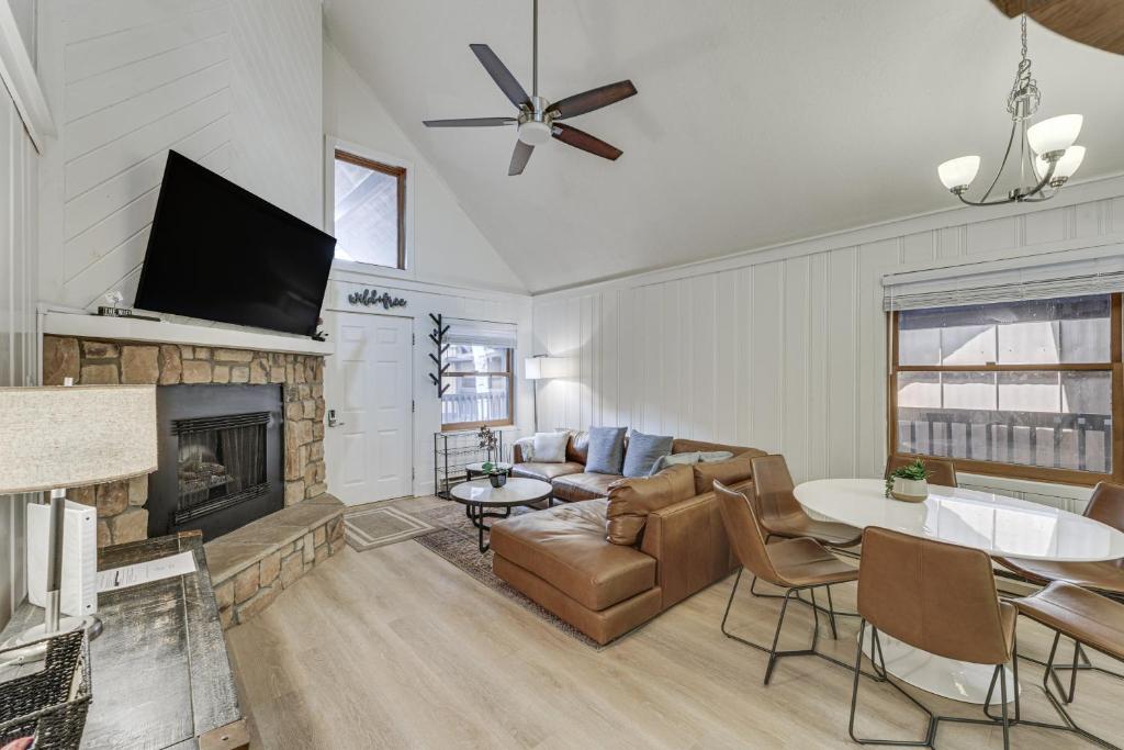 Centrally Located Angel Fire Condo about half Mi Resort, Angel Fire ...