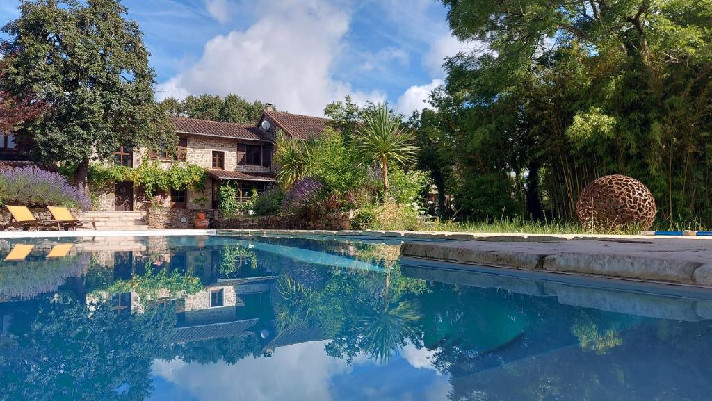 Maison des Arts en Périgord vert, Champs-Romain (updated prices 2025)