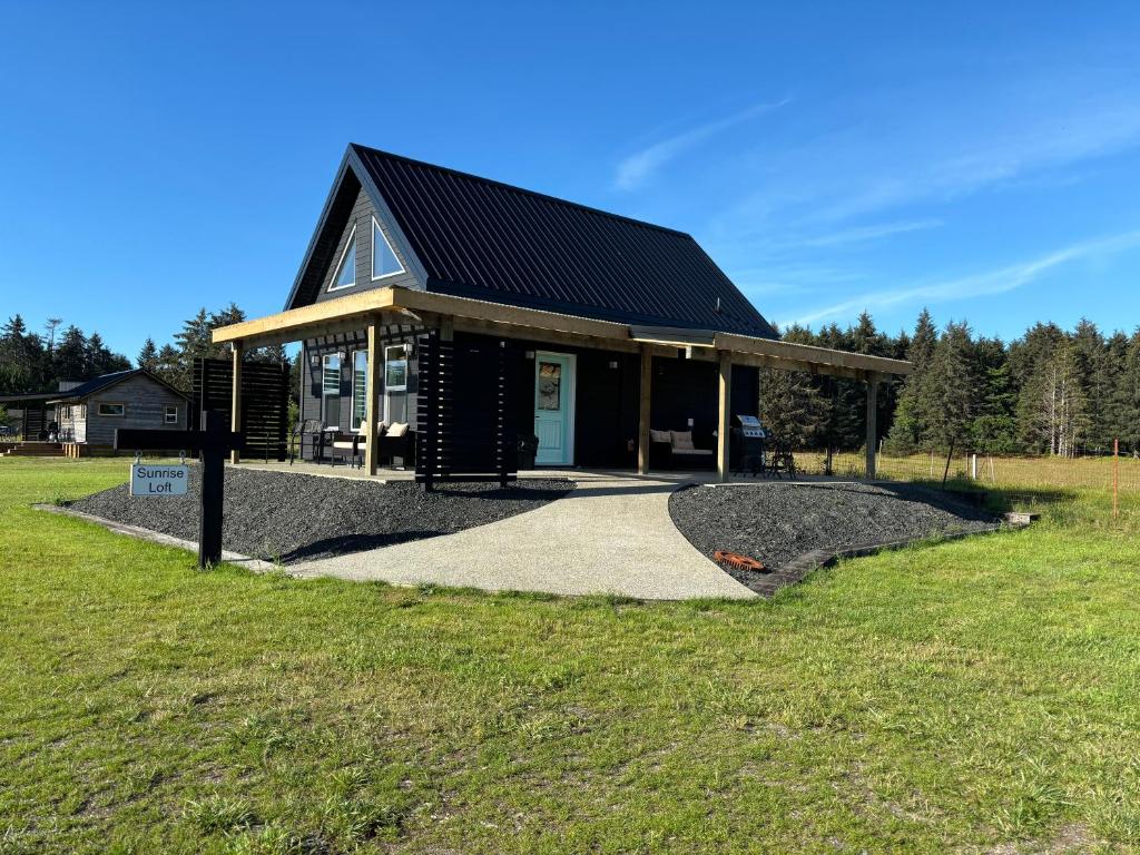 Sunrise Cabin- The Loft - secluded Beach front guest house, Sandspit ...