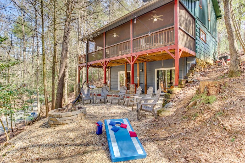 Secluded Cherry Log Cabin with Hot Tub and Swings!, Cherry Log (updated ...