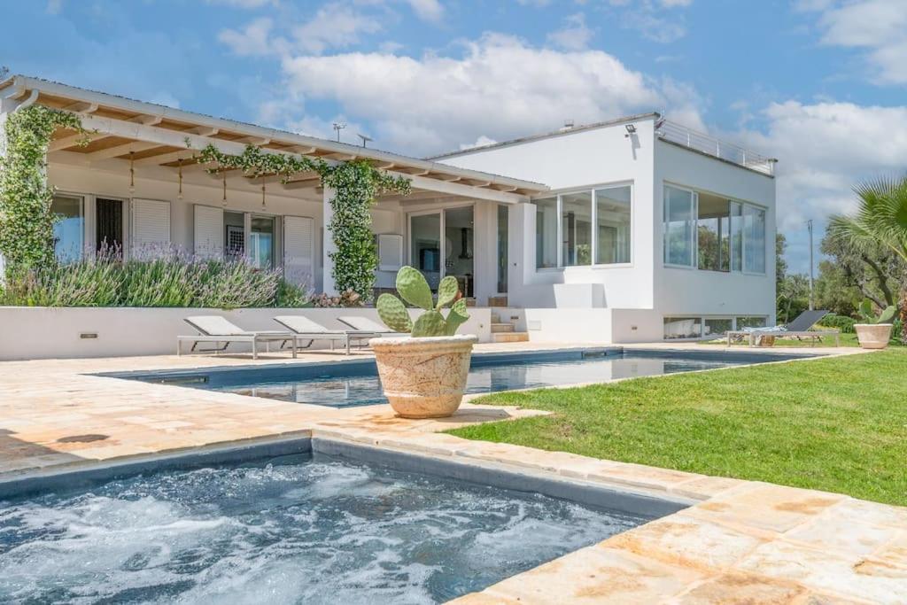 Stunning luxury villa with trullo and sea view, Specchiolla (updated ...