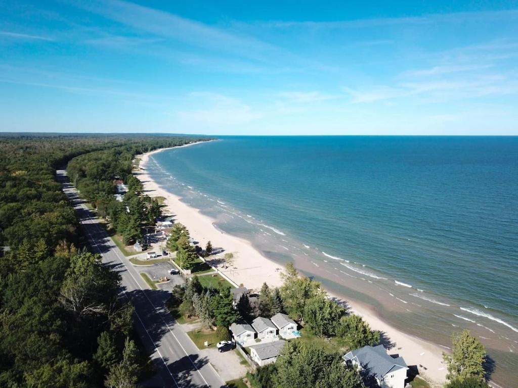 Charming Lake Huron Cottage Private Beach Access, Oscoda (updated ...