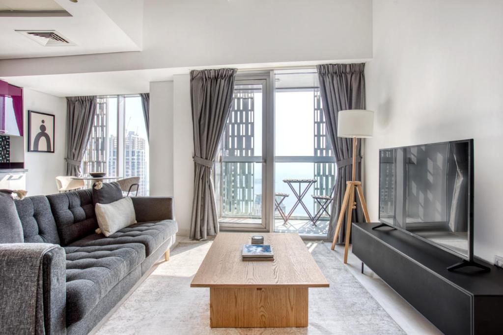 Blueground Cayan Tower Sea View pool gym DXB-1112, Dubai (preços ...