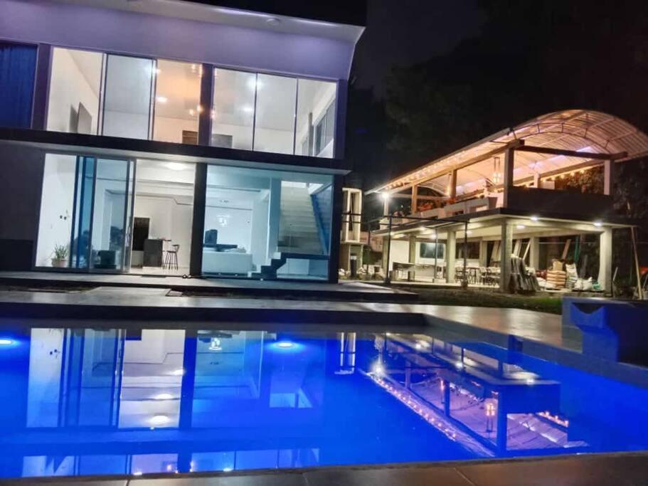 Espectacular casa lago calima, Calima (updated prices 2025)