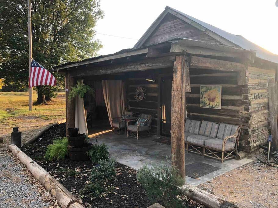 Sunset Log Cabin, Clarksdale (updated prices 2026)