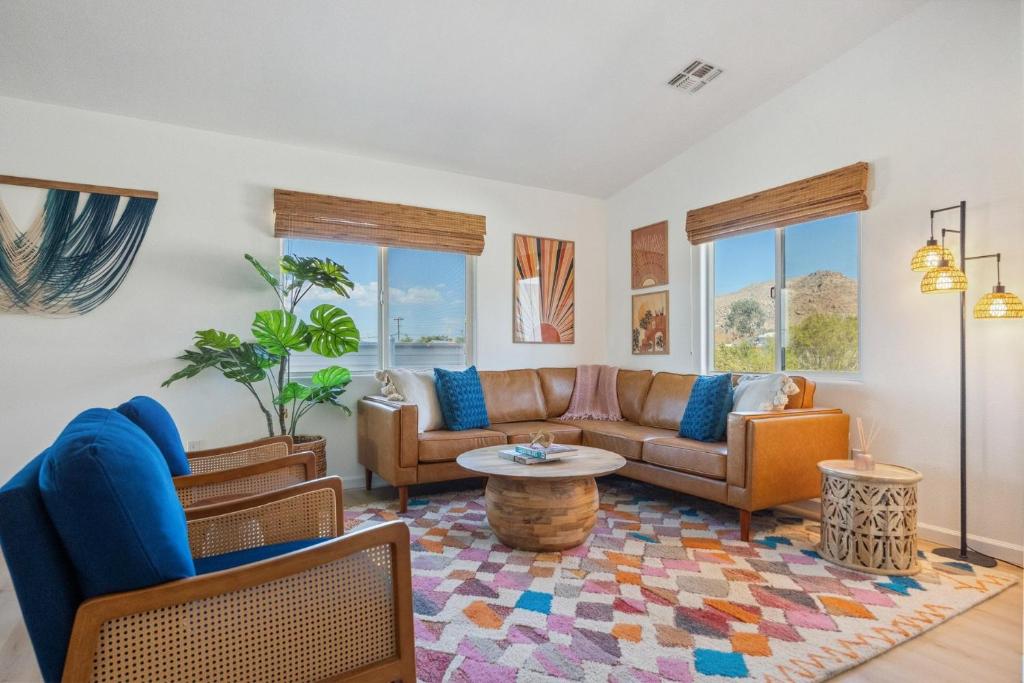 Tangerine House - Hot Tub, Fire Pit, BBQ! home, Joshua Tree की (2026 के ...