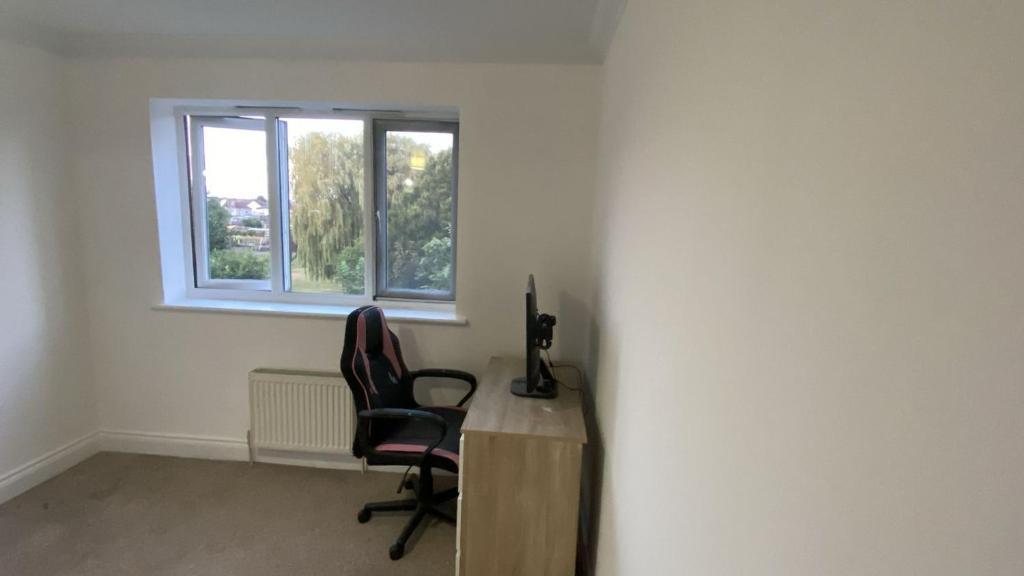 2 bed modern flat, Dagenham (updated prices 2026)