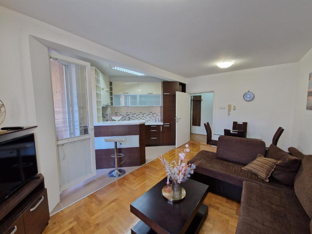 Modern comfort free parking, Budva (updated prices 2026)
