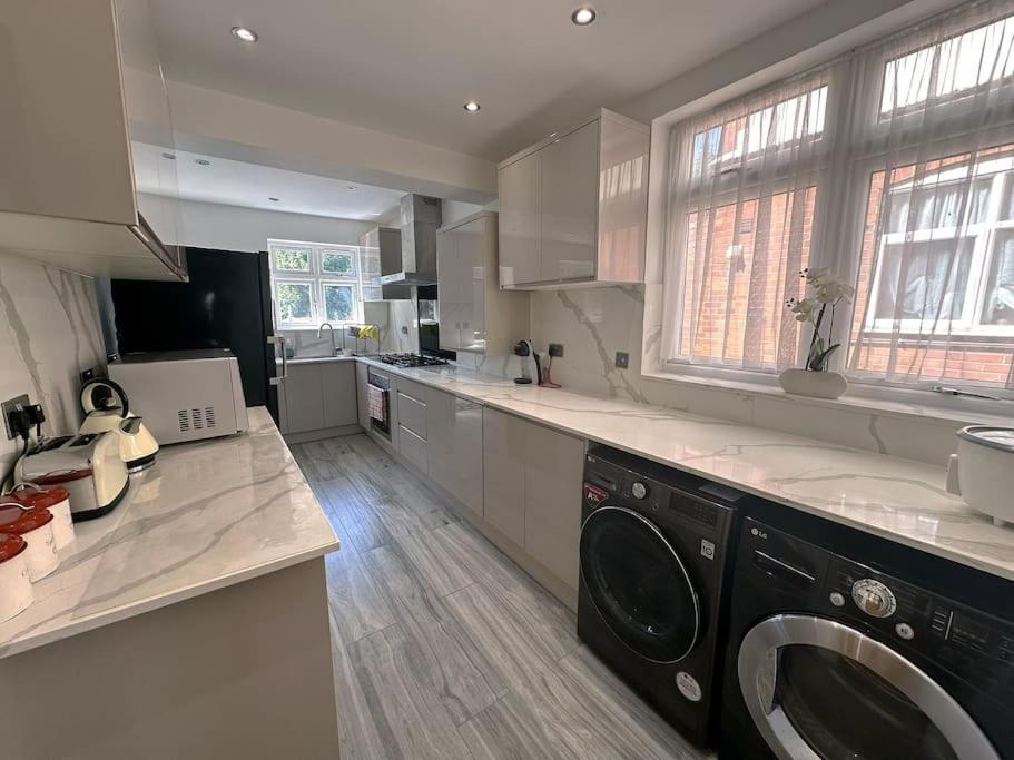Luxurious House in Luton with free parking, Luton (updated prices 2026)