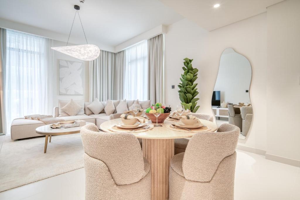 Luxury 2-Bed Apartment l Emaar Beachfront, Dubai (updated prices 2025)