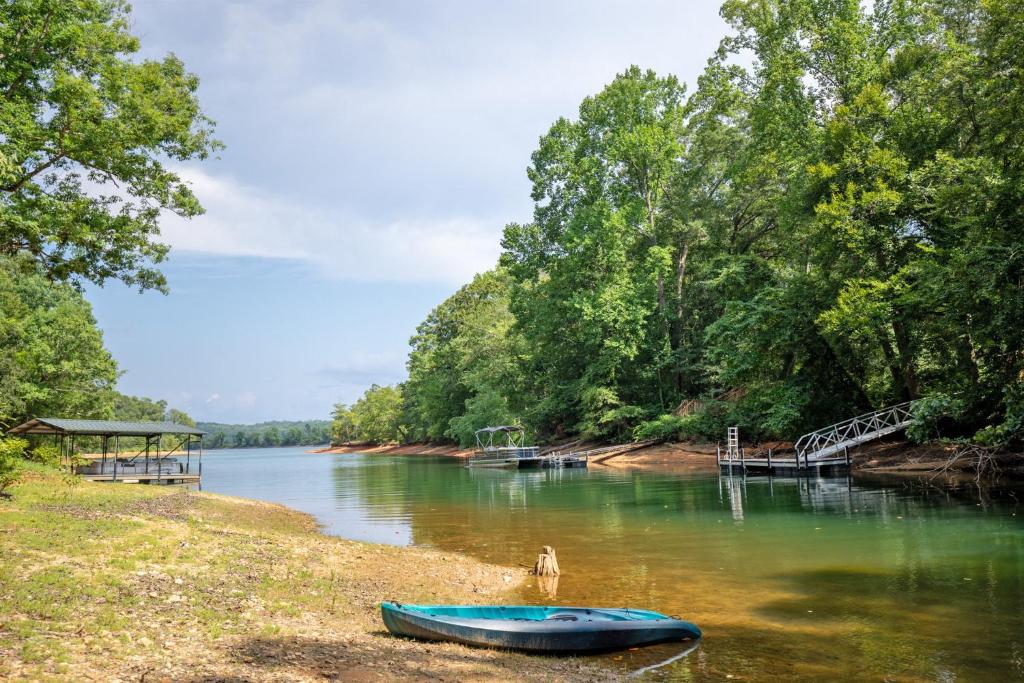 Clemson Lake House - 4 Miles To Stadium, Hot Tub, Seneca (updated ...