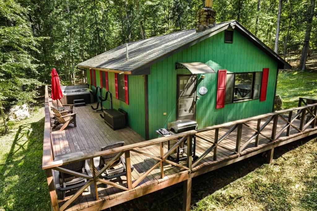 River Access Cabin w Hot Tub Kayaks WiFi Grill, Great Cacapon (updated ...