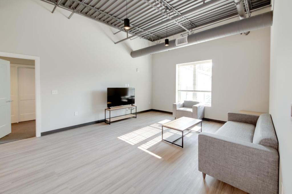 Bloomington Apartment, 3 Mi to IU Memorial Stadium, Bloomington ...