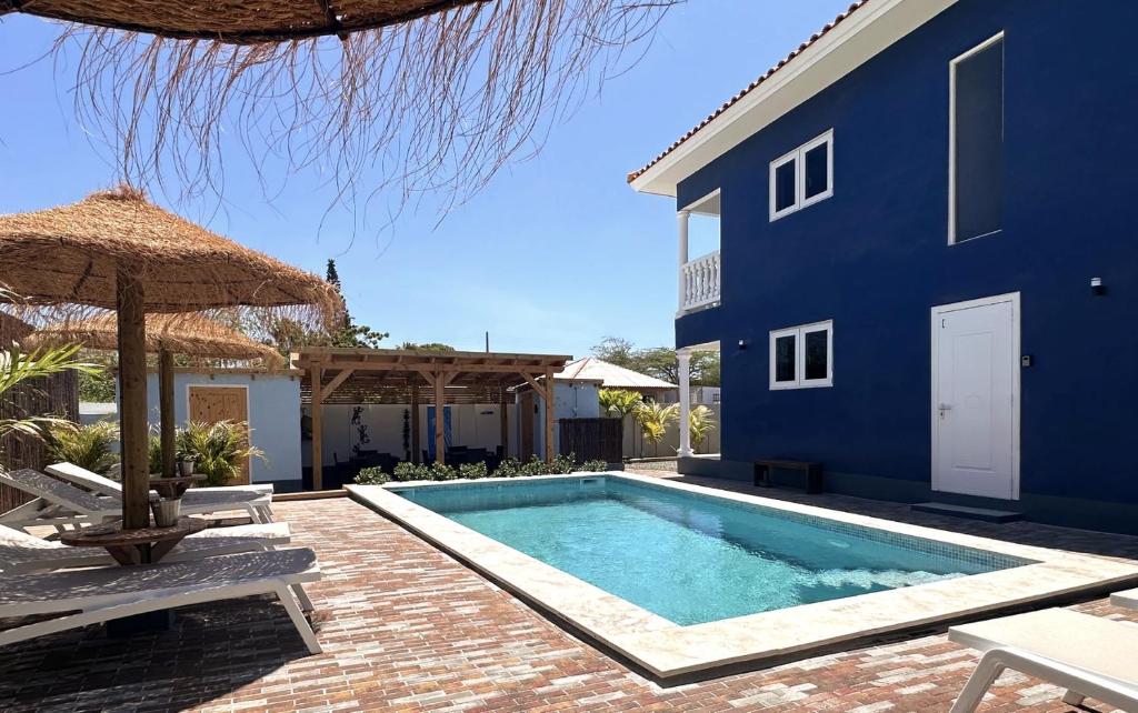 Tiki Blou - Mini resort centraal gelegen tussen Mambo Beach & Jan Thiel ...