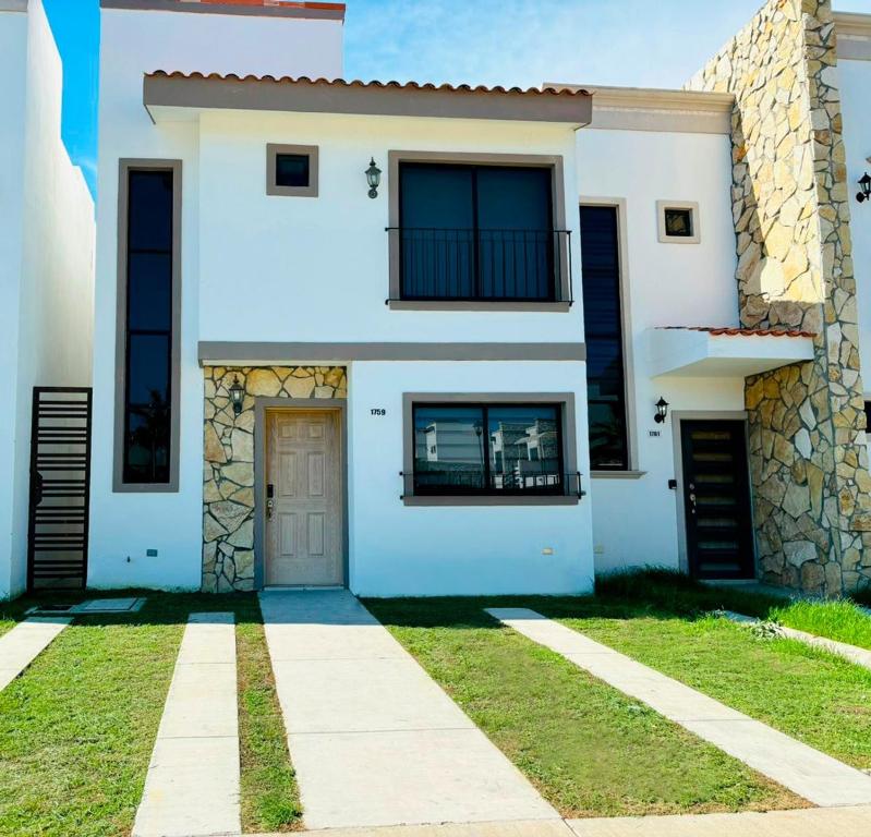 Casa De Playa Azul Marino Con Alberca y A 3 Min playa Cerritos, La ...