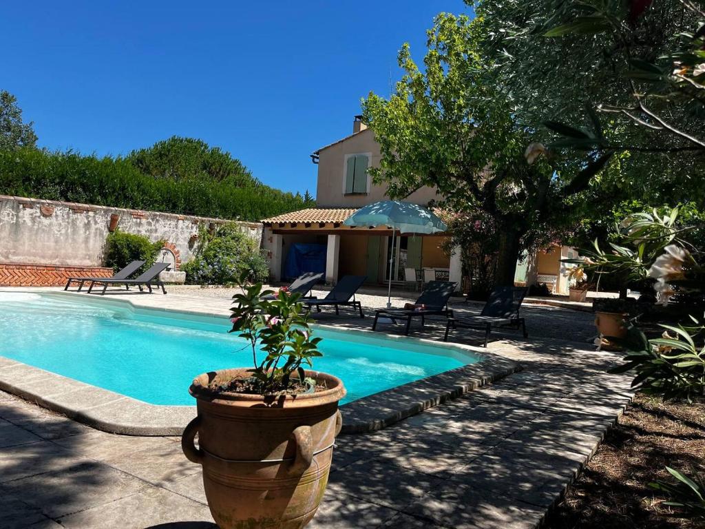 Villa provençale avec piscine et grand jardin, Saint-Geniès-de-Comolas ...