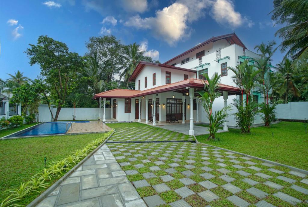 The Grand Bliss, Luxurious Modern Villa with Spacious Private Garden ...