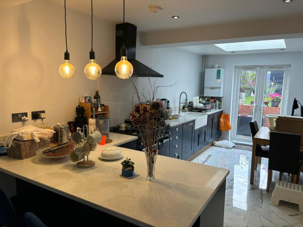 Luxurious Shared Home - Self Check-In, Free Street Parking, Leavesden ...