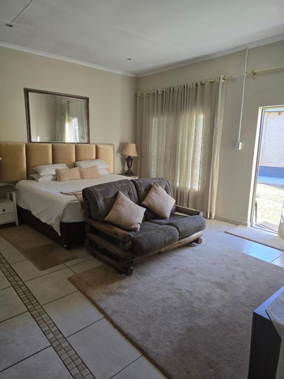 Guesthouse 71 King Size Guest Room, Boksburg (updated prices 2026)