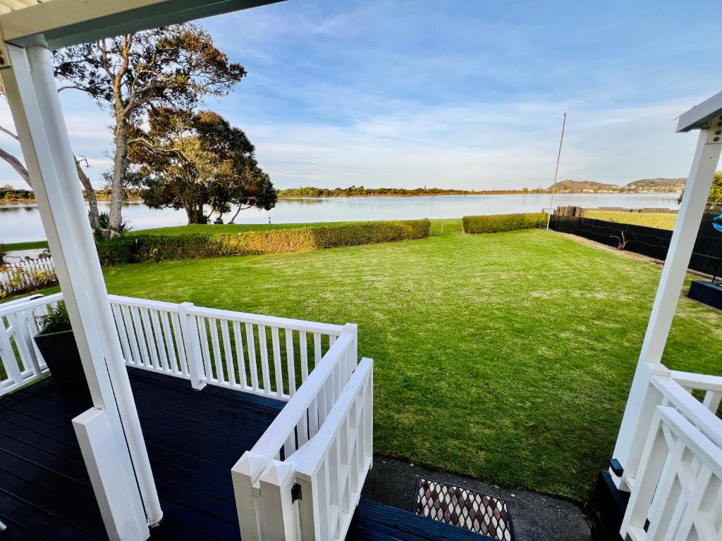 Monarch Cottage on the Estuary, Athenree (updated prices 2026)