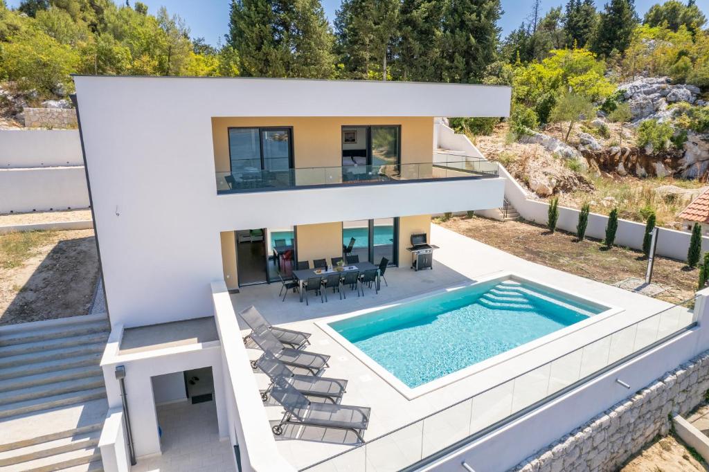 Familiy Villa Navis with heated pool, Rogotin (updated prices 2025)