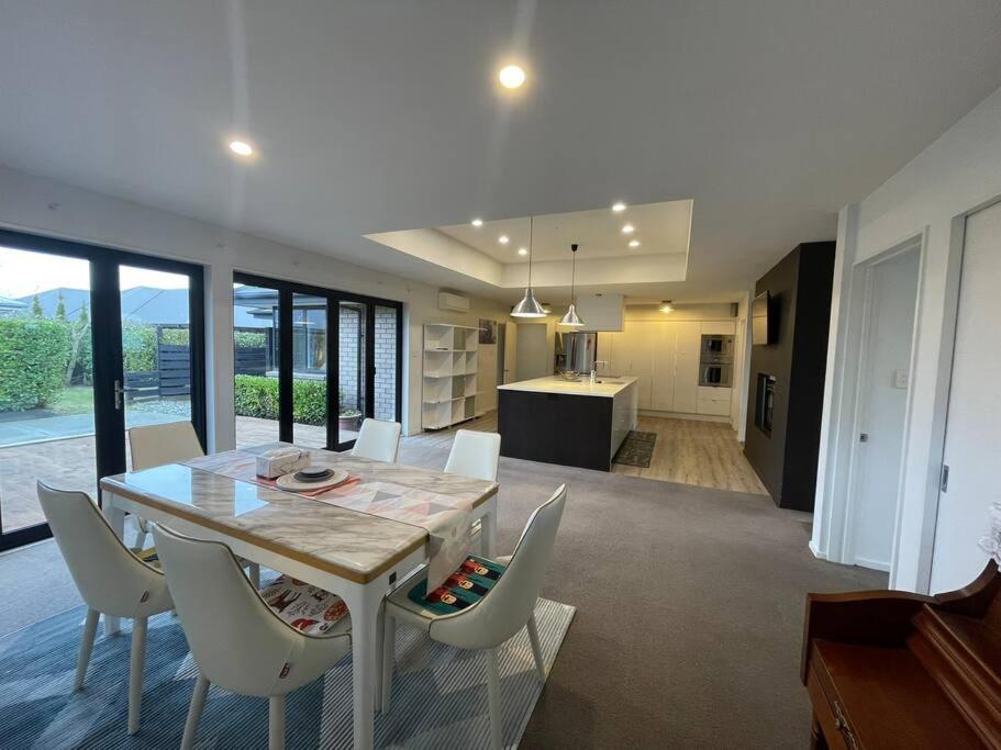 Spacious 4 Bed Family Home, Christchurch (updated prices 2025)