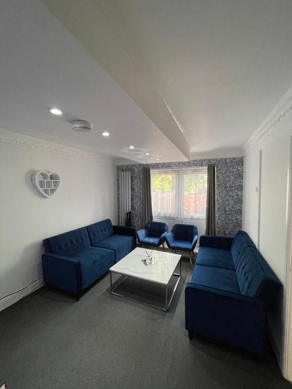 House in Basildon, Pitsea (updated prices 2025)