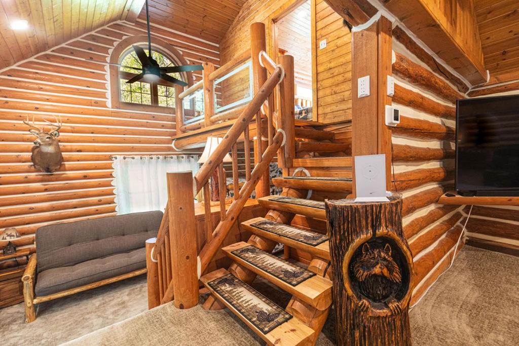 Log Cabin in the Woods, Kentucky (updated prices 2025)