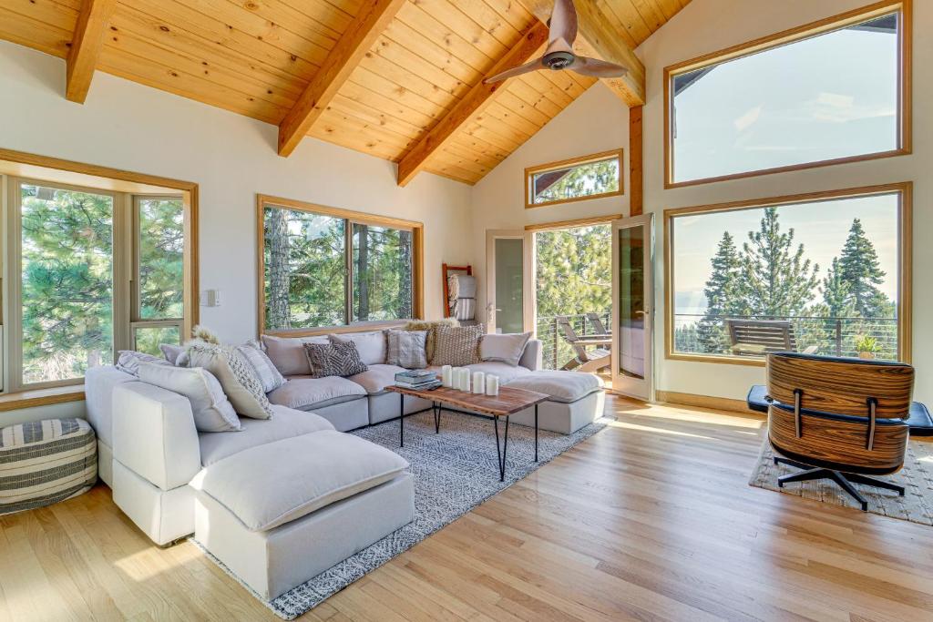 Secluded Mountain Cabin Sweeping Lake Tahoe Views, Incline Village ...