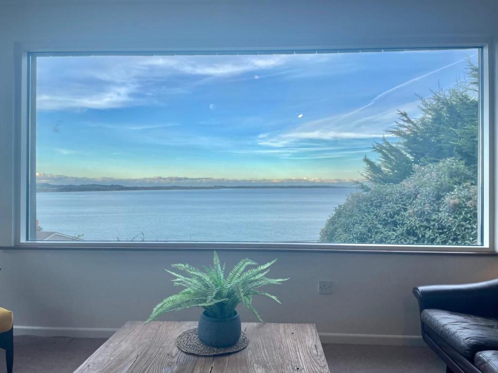 The Lookout, Widows Row (updated prices 2026)