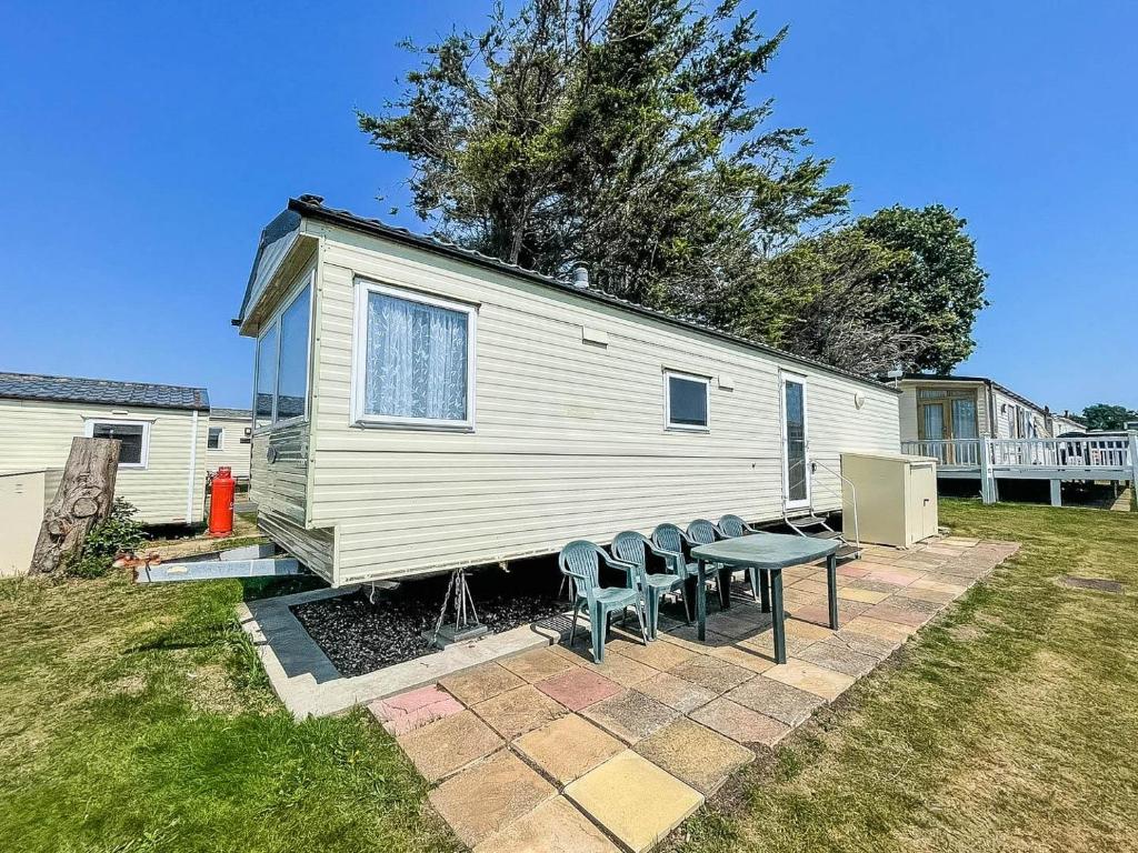 Lovely Caravan At Valley Farm Holiday Park, Sleeps 8 Ref 46127V, Great ...