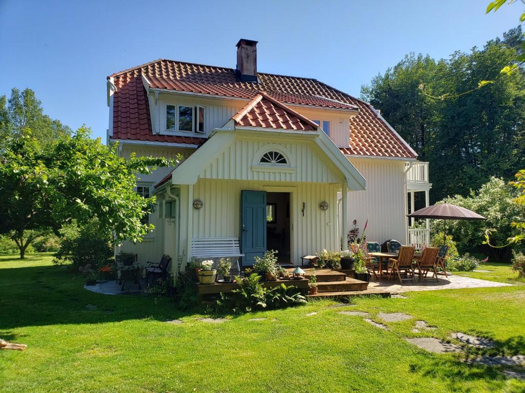 Landlig idyll 200 meter fra sjøen, Lillesand (precios actualizados 2025)