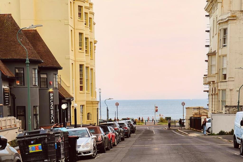 Beachfront 2-Bedroom Garden Flat with Hot Tub, Sleeps 8, Brighton ...