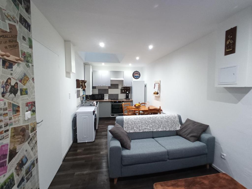 Petite maison atypique, Saint-Rémy-en-Bouzemont-Saint-Genest-et-Isson ...