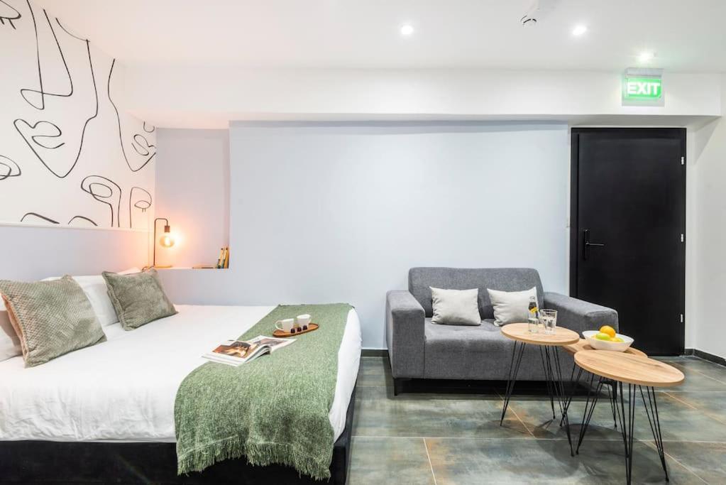 Frishman's Central Studio - BOMB shelter, Tel Aviv (precios ...