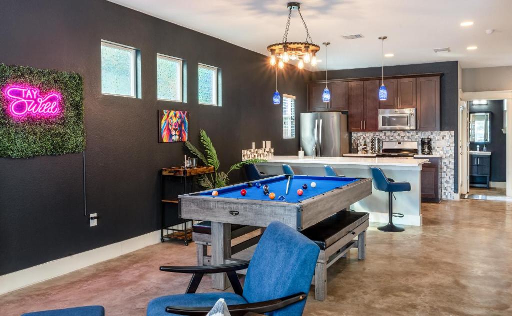 Fun 4BR Near Downtown with Games & Firepit, Austin (updated prices 2025)